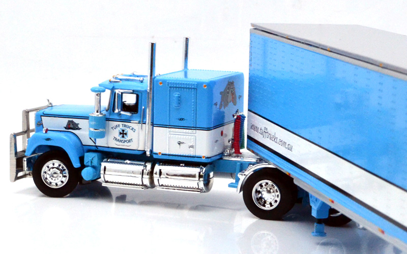 DAZE COLLECTIBLES / MACK SUPERLINER W/TRI-AXLE TRAILER"TUFF TRUCKS TR"