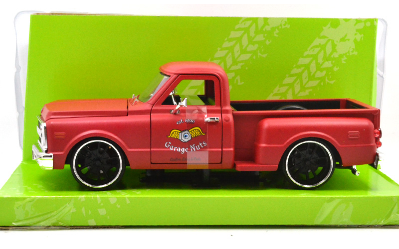 DAZE COLLECTIBLES / 1969 CHEVROLET C10 STEPSIDE (PRIMER RED)